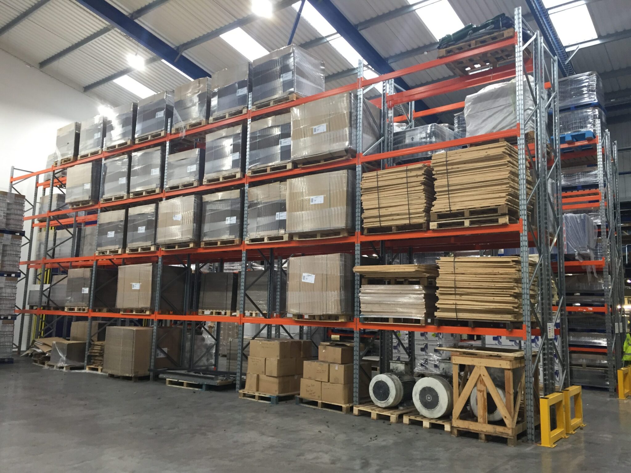 Wide Aisle Pallet Racking | Storage Solutions | Redirack